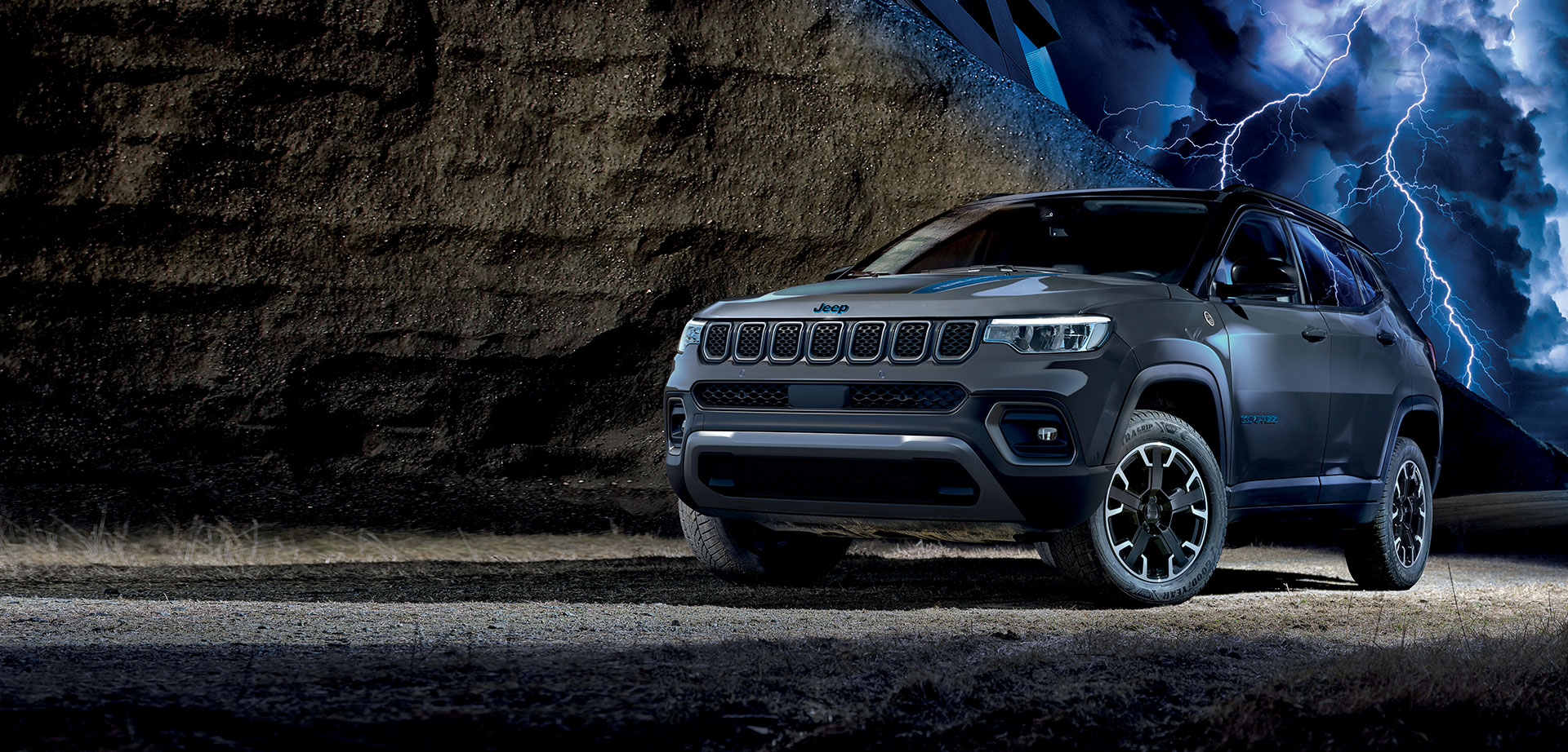 Nouvelle Jeep® Compass 4xe | SUV hybride rechargeable | Jeep® LU
